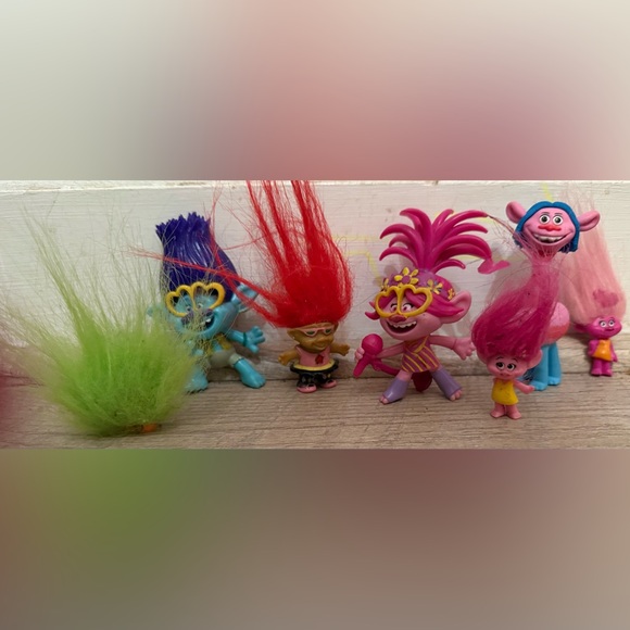 Dreamworks | Toys | Dreamworks Trolls Action Figure Set With Red Pink ...